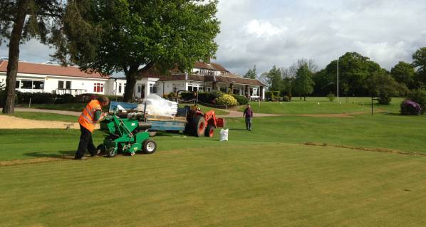 Grims Dyke Golf Club Scarification | Fineturf