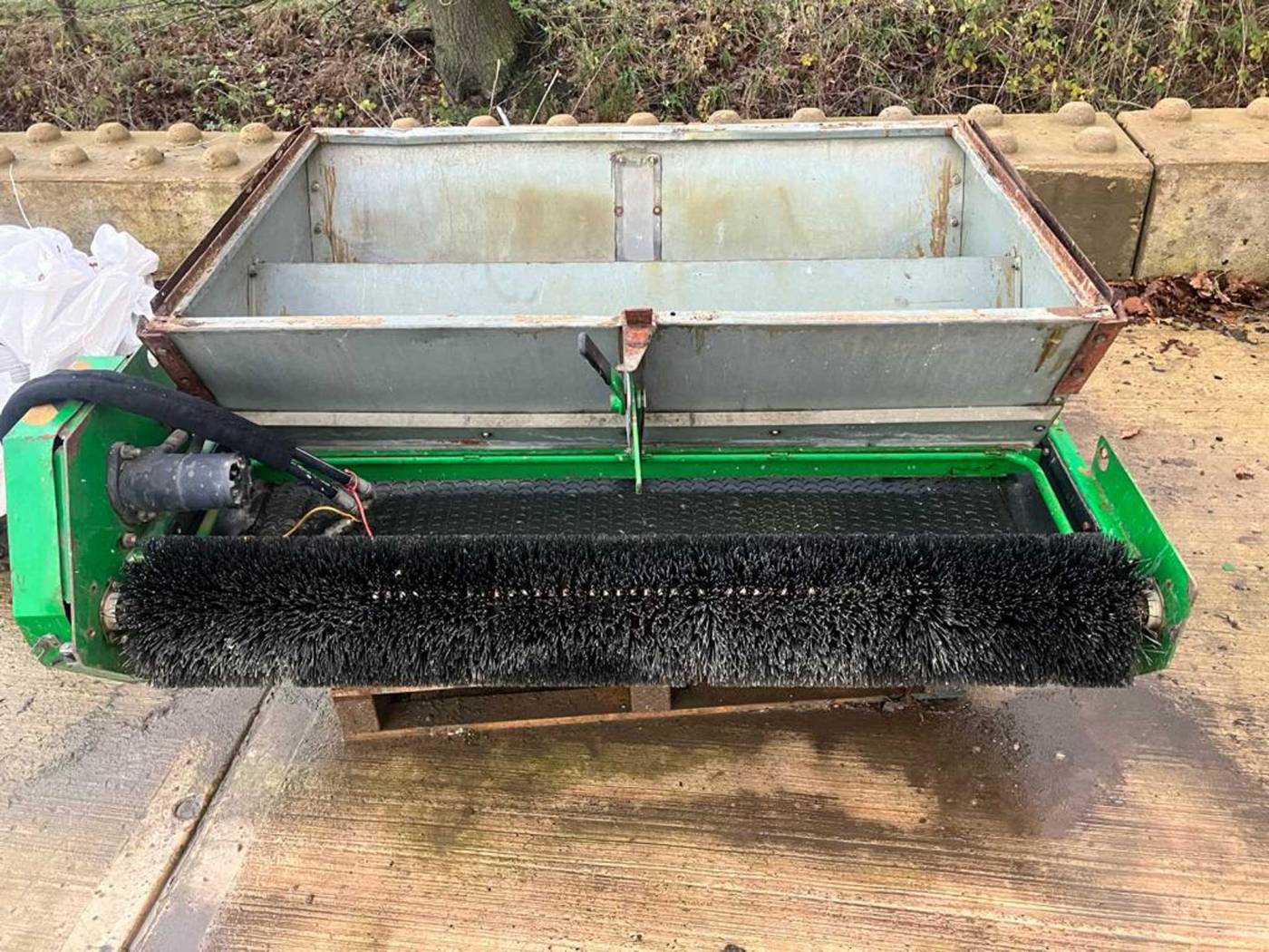 John Deere TD100 Top Dresser | For Sale