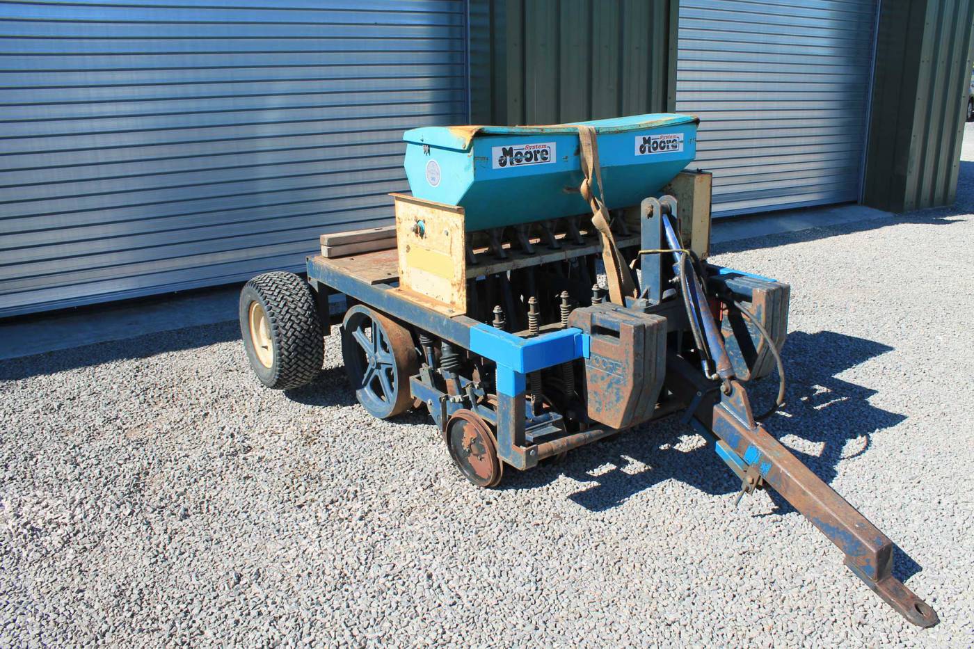 Moore Disc Seeder Sportsturf Unidrill for Sale | Fineturf