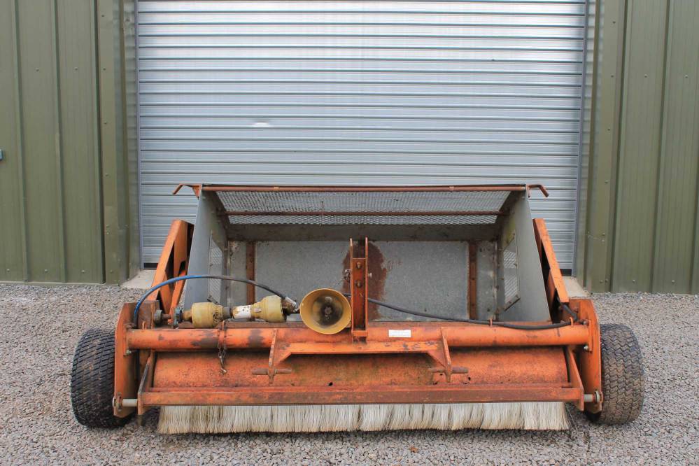 Sisis Quadraplay 1.8m with Rake, Groomer, Lute and Roller